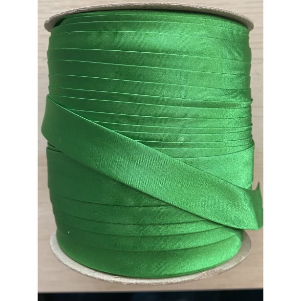 Satin Schrägband Atlas 18mm breit - 0.75 € → Bänder slantastoffe.de